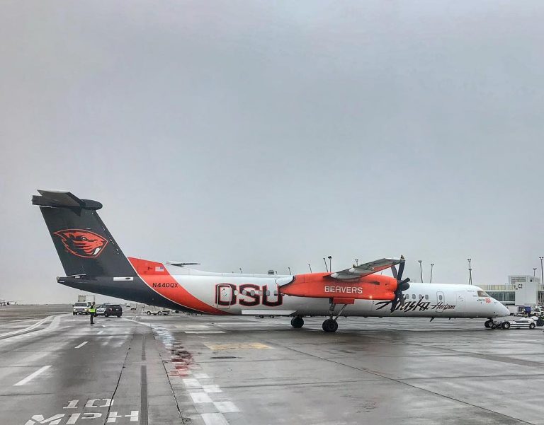Alaska Airlines Bombardier Dash 8-Q400 Oregon State University Beavers ...