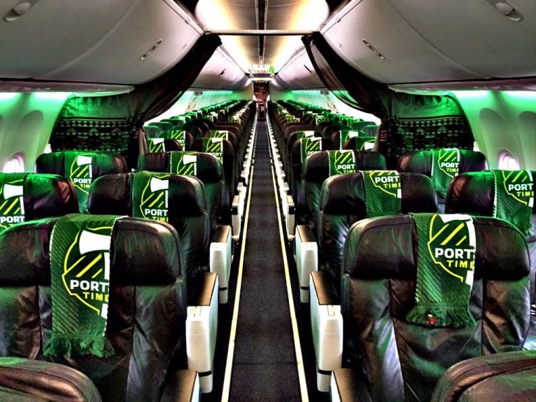 Alaska Airlines Boeing 737-700 Portland "Timbers Jet" Special Livery