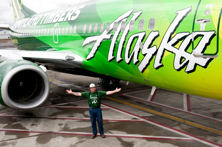 Alaska Airlines Boeing 737-700 Portland "Timbers Jet" Special Livery