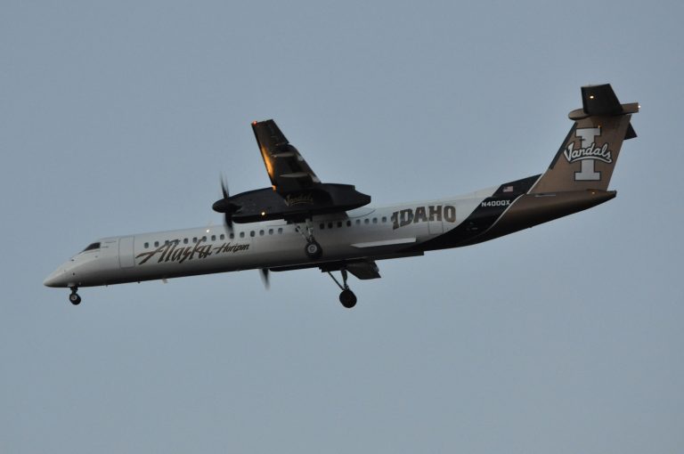Alaska Airlines Bombardier Dash 8-Q400 University of Idaho Vandals Livery