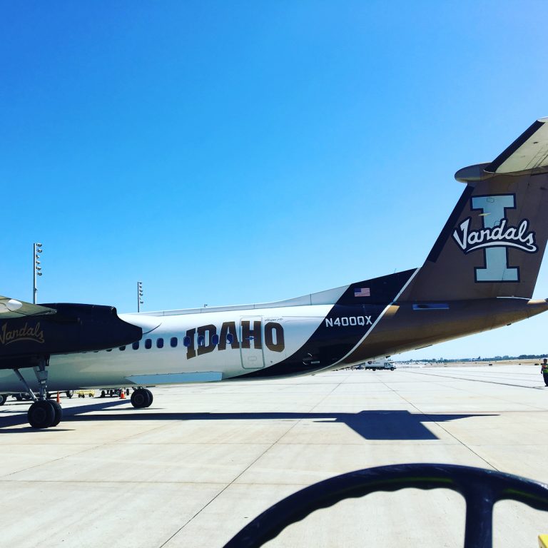 Alaska Airlines Bombardier Dash 8-Q400 University of Idaho Vandals Livery