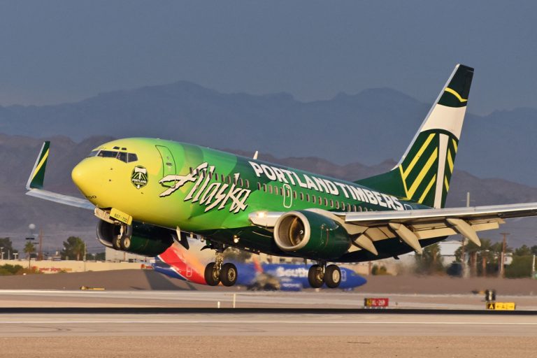 Alaska Airlines Boeing 737-700 Portland "Timbers Jet" Special Livery