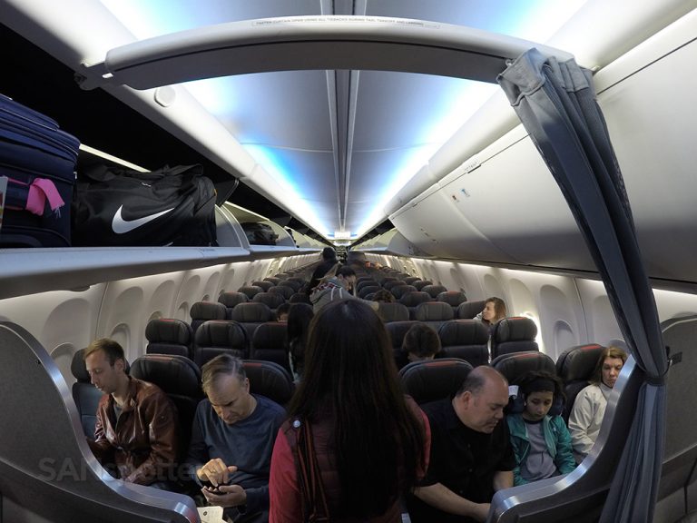 American Airlines Fleet Boeing 737-800 Details and Pictures