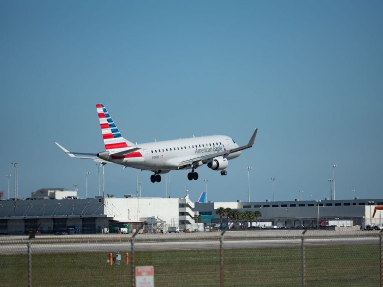 American Airlines Fleet Embraer E175 Details and Pictures