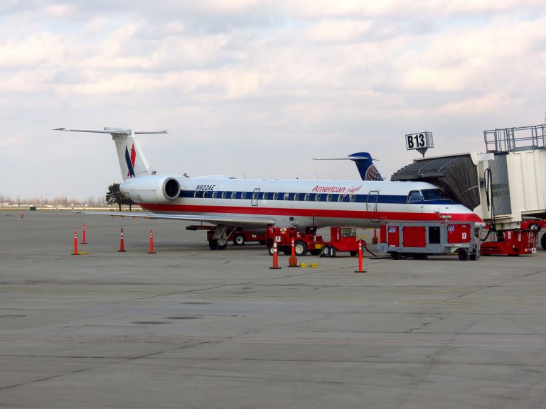 American Airlines Fleet Embraer ERJ-145 Details and Pictures
