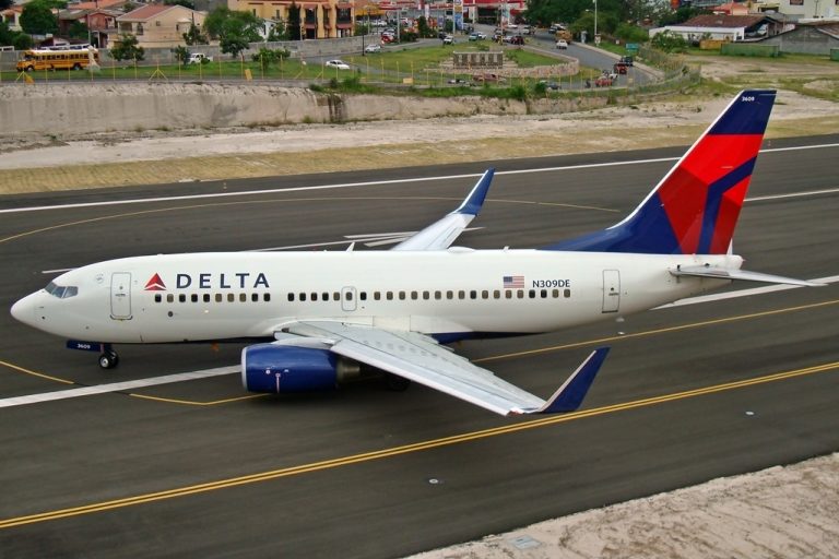 Delta Air Lines Fleet Boeing 737-700 Details and Pictures