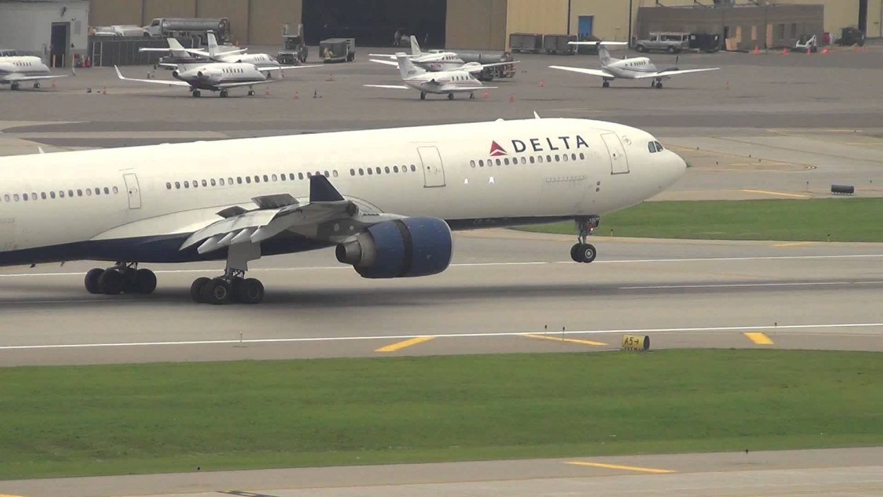 Delta Air Lines Fleet Airbus A330-300 Details and Pictures