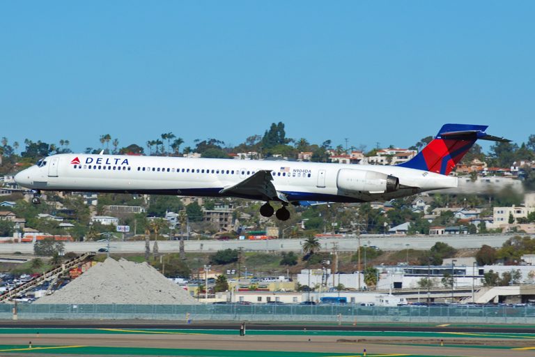 Delta Air Lines Fleet McDonnell Douglas MD-90-30 (M90) Details and Pictures