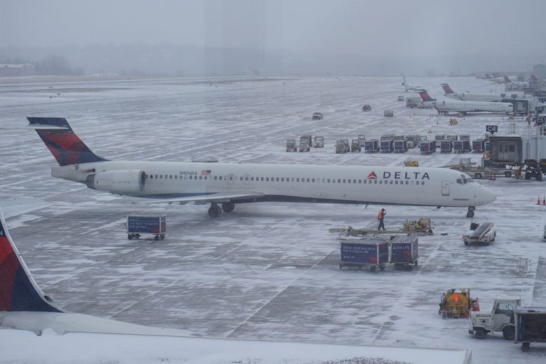 Delta Air Lines Fleet McDonnell Douglas MD-90-30 (M90) Details and Pictures