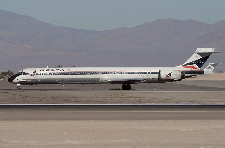 Delta Air Lines Fleet McDonnell Douglas MD-90-30 (M90) Details and Pictures