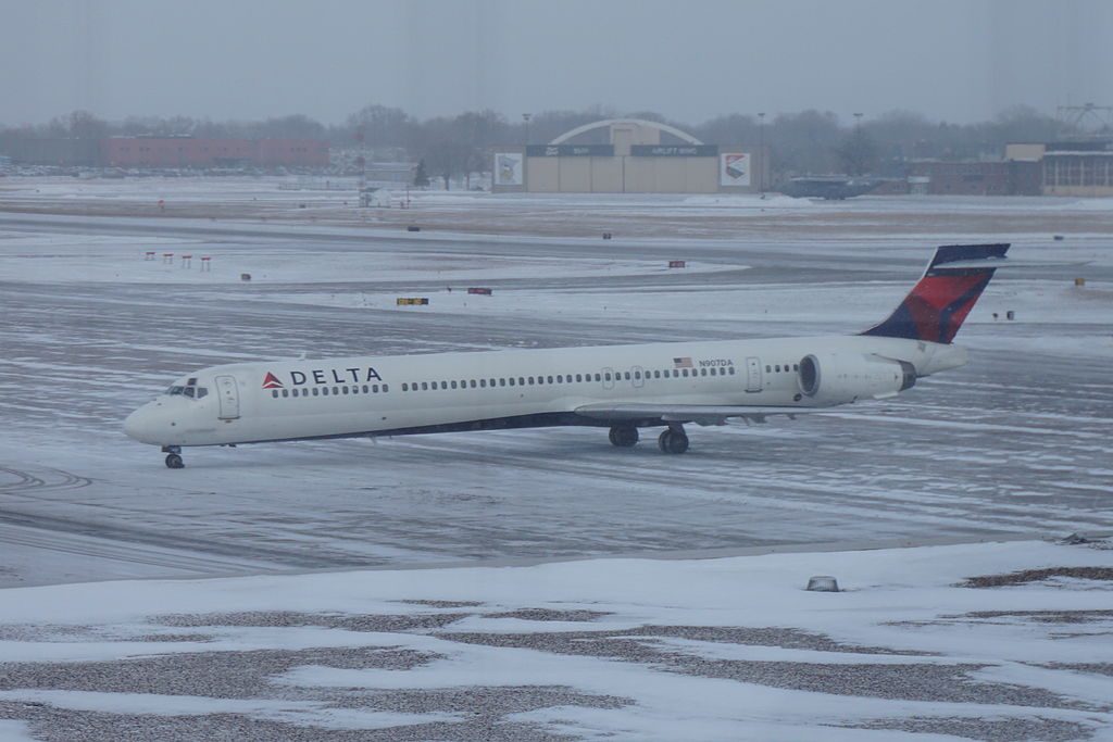 Delta Air Lines Fleet McDonnell Douglas MD-90-30 (M90) Details and Pictures