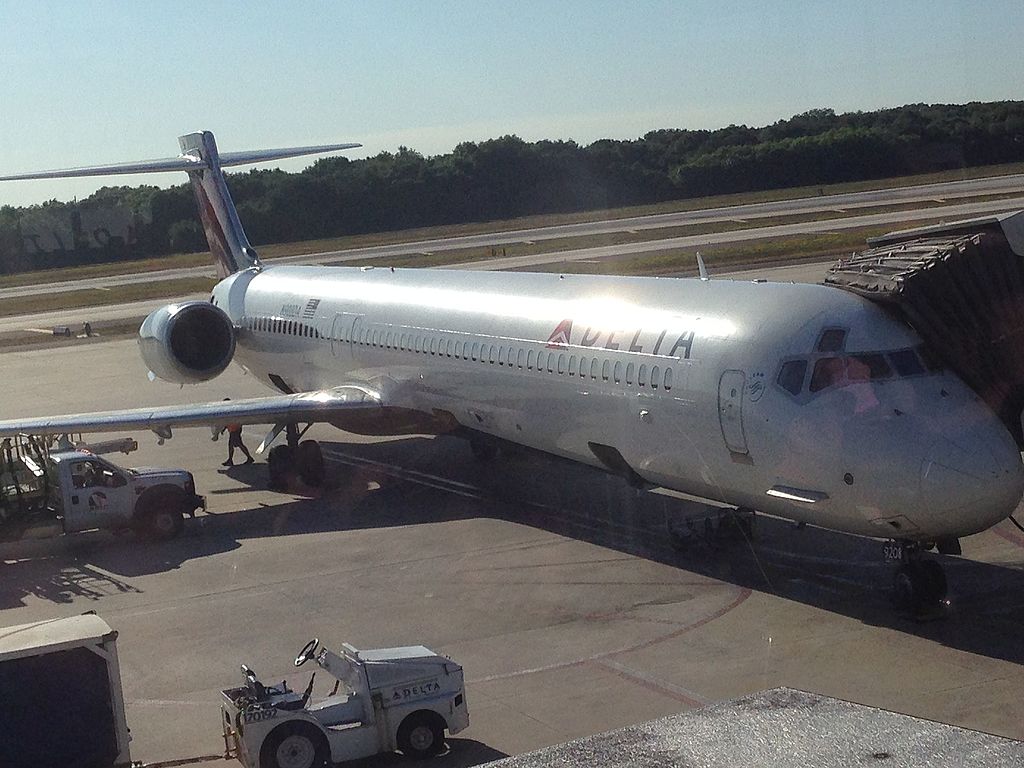 Delta Air Lines Fleet McDonnell Douglas MD-90-30 (M90) Details and Pictures