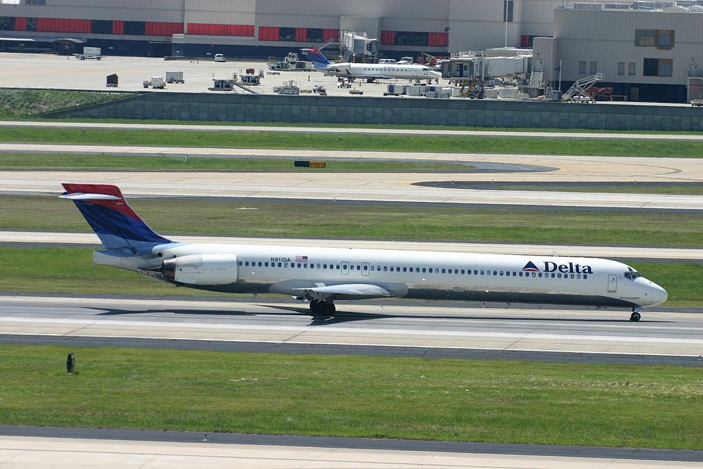 Delta Air Lines Fleet McDonnell Douglas MD-90-30 (M90) Details and Pictures