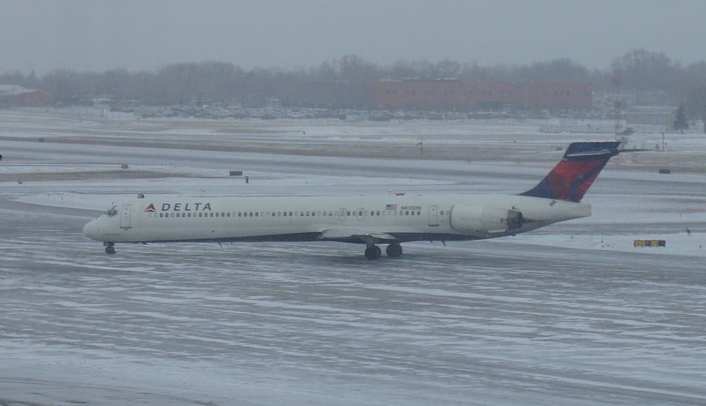 Delta Air Lines Fleet McDonnell Douglas MD-90-30 (M90) Details and Pictures