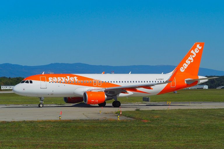 easyJet Fleet Airbus A320-200 Details and Pictures