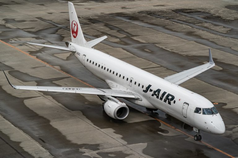 Japan Airlines Fleet Embraer 190 Details and Pictures