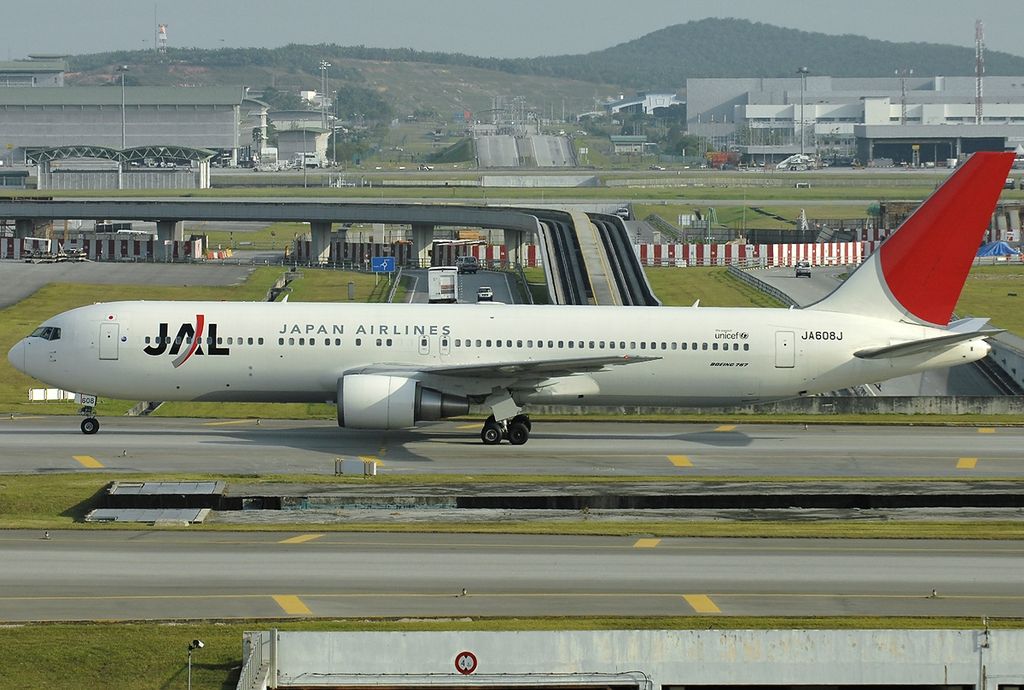 Japan Airlines Fleet Boeing 767-300/ER Details and Pictures
