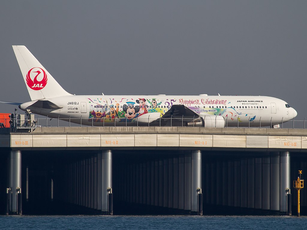 Japan Airlines Fleet Boeing 767-300/ER Details and Pictures