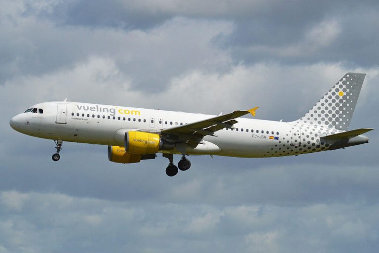 Vueling Airlines Fleet Airbus A320-200 Details and Pictures