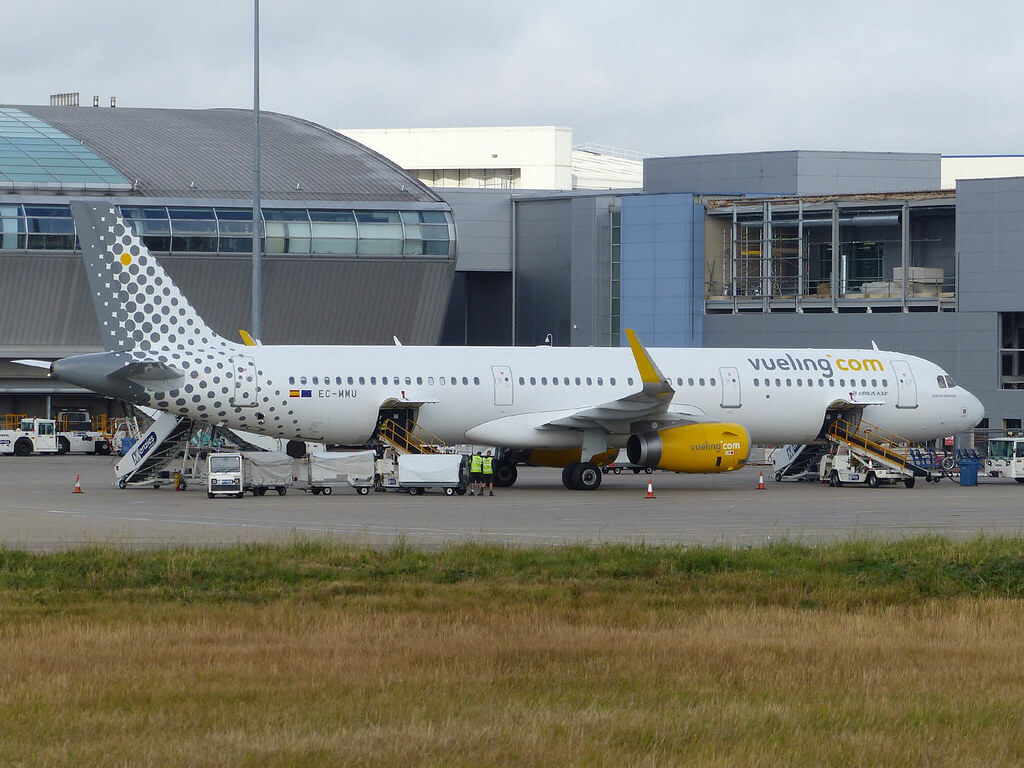 Vueling Airlines Fleet Airbus A321-200 Details and Pictures