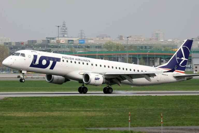 LOT Polish Airlines Fleet Embraer ERJ-190/195 Details and Pictures