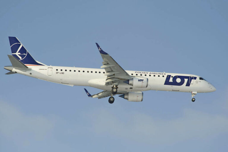 LOT Polish Airlines Fleet Embraer ERJ-190/195 Details and Pictures
