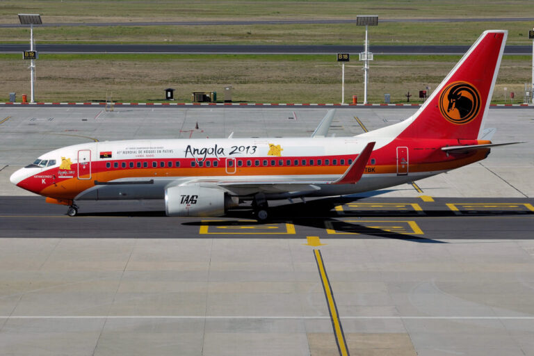 TAAG Angola Airlines Fleet Boeing 737-700 Details and Pictures